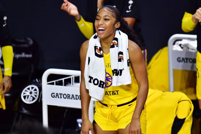 Te'a Cooper's Most Beautiful & Playful Social Media Moments