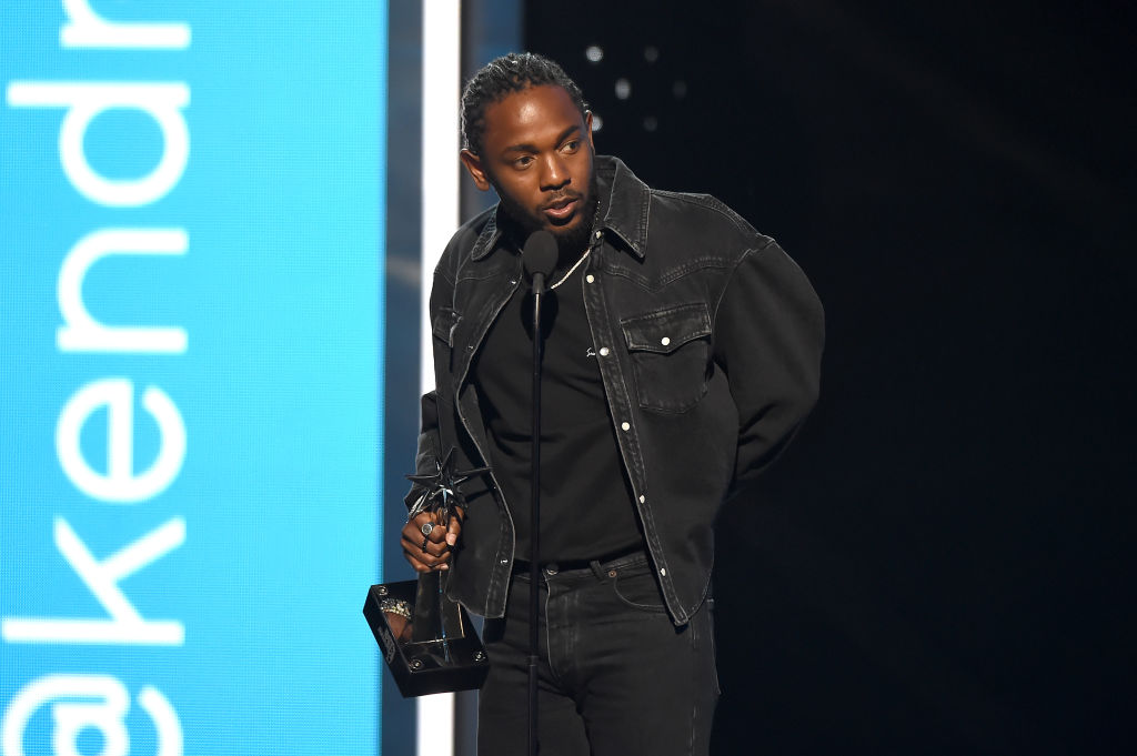 Kendrick Lamar Trolls Fans By Rocking Fake Jordans, Twitter Roasts Him