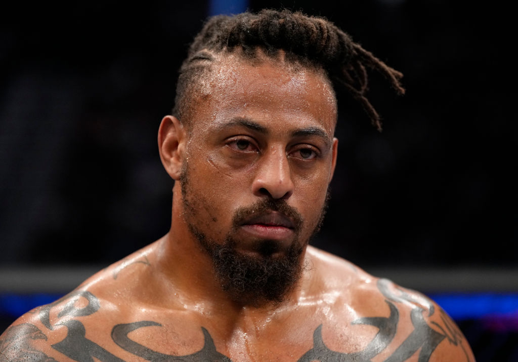 Ex-NFL Star Greg Hardy Begs For Inhaler During Boxing Debut